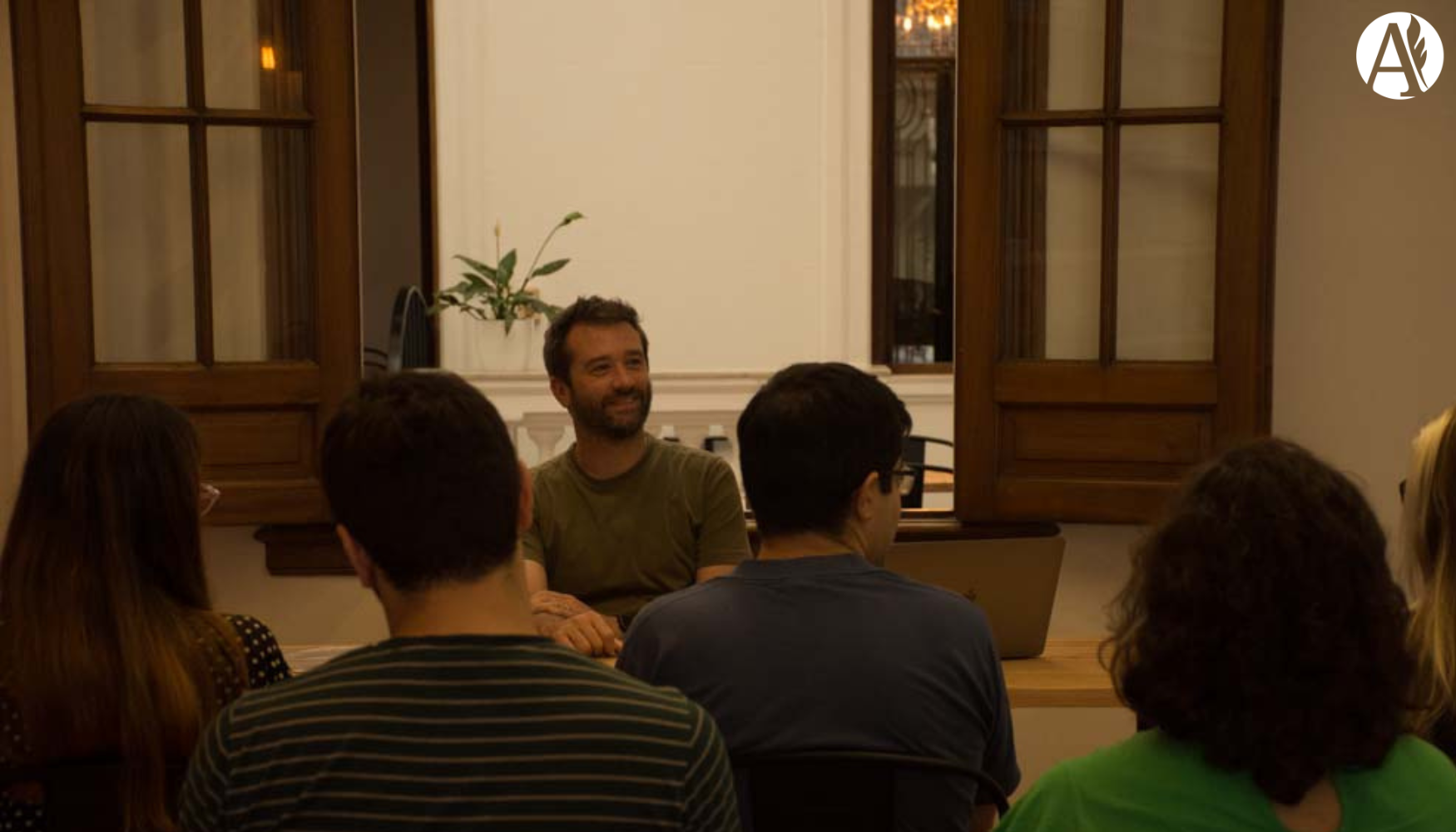 ¿Cómo hacer una presentación de libros? Guía completa - Editorial Autores de Argentina